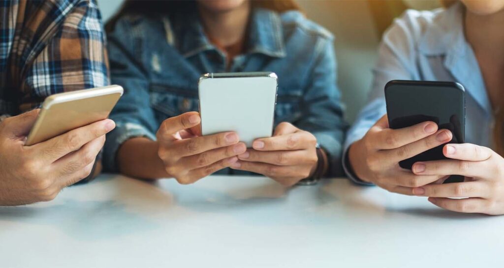 Managing Device Use in Teen Mental Health Treatment