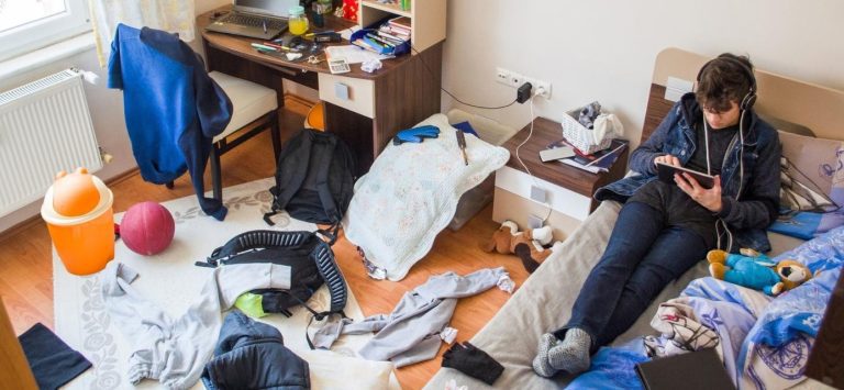 Is a Messy Room a Sign of Teen Depression?